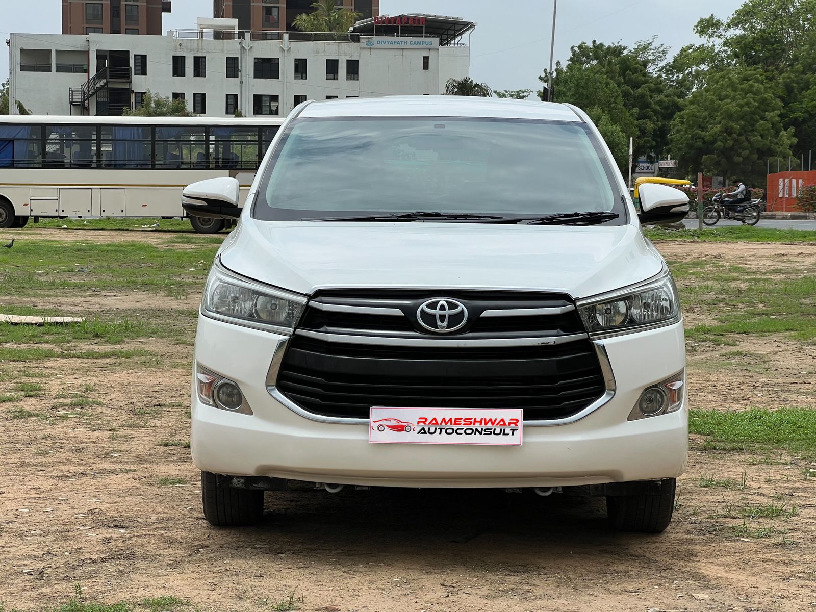 Toyota Innova Crysta 2017 GX – Rameshwar Auto Consult